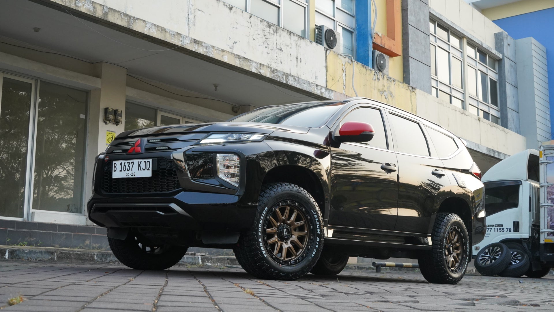 Tampil Gagah dengan Velg Lenso MX-Tyrant untuk Mitsubishi Pajero Sport – Otomax Store : Jual ...