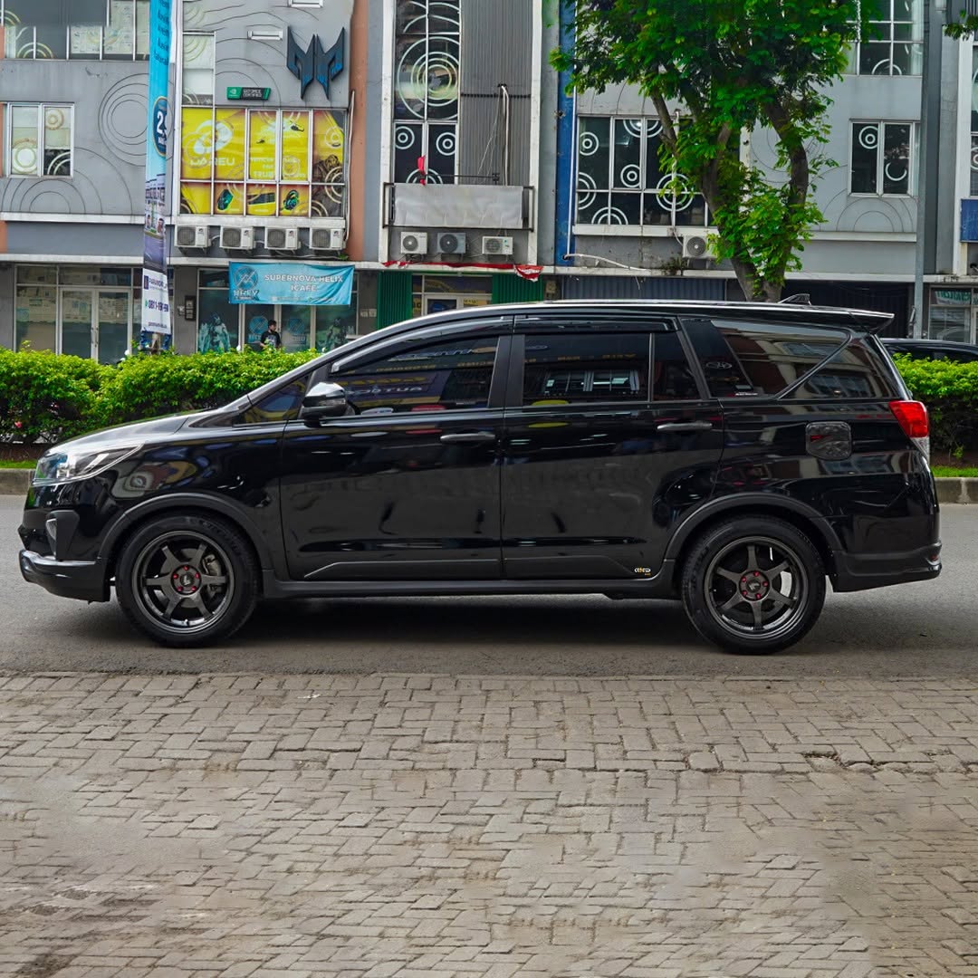 Upgrade Tampilan Toyota Innova Venturer dengan Velg Lenso ESR Ring 18 ...