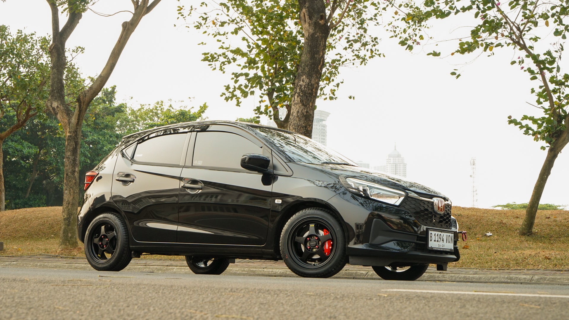 Modifikasi Mobil Honda Brio Satya dengan Velg Torsion TR-05 – Sporty ...