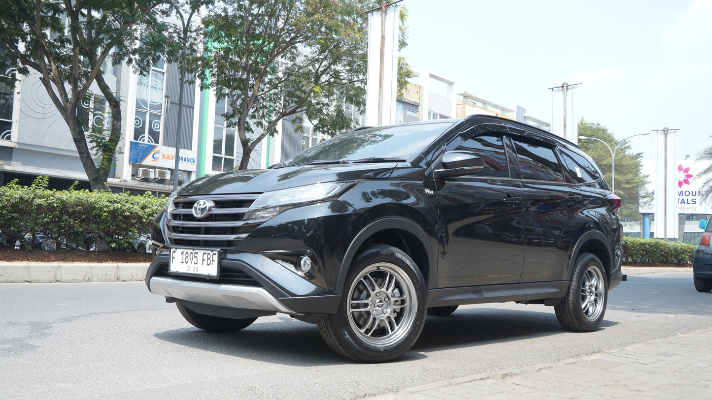 Modifikasi Mobil Rush dengan Velg Enkei RPF1 A144 dan Ban Accelera ...