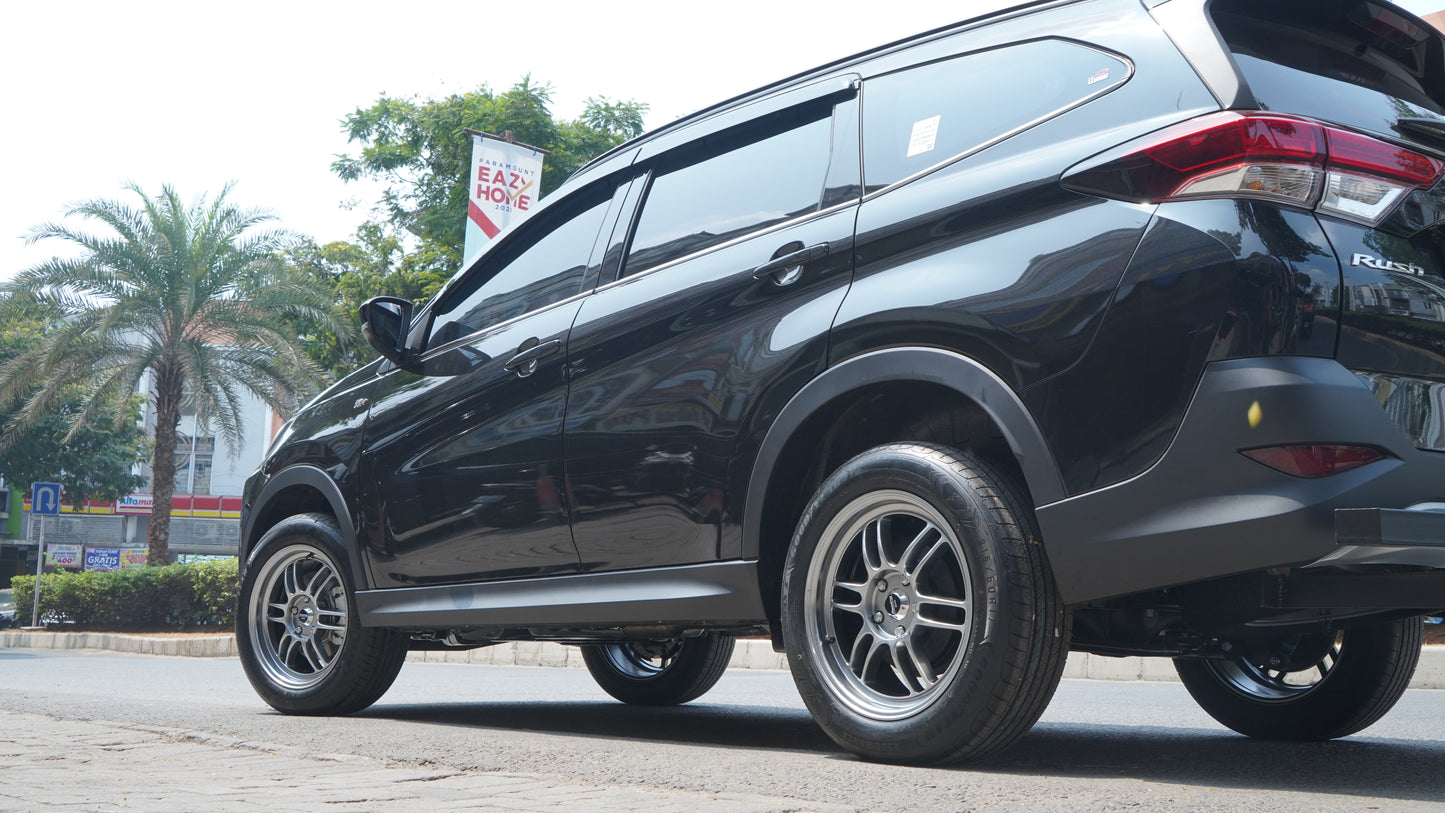 Modifikasi Mobil Rush dengan Velg Enkei RPF1 A144 dan Ban Accelera ...