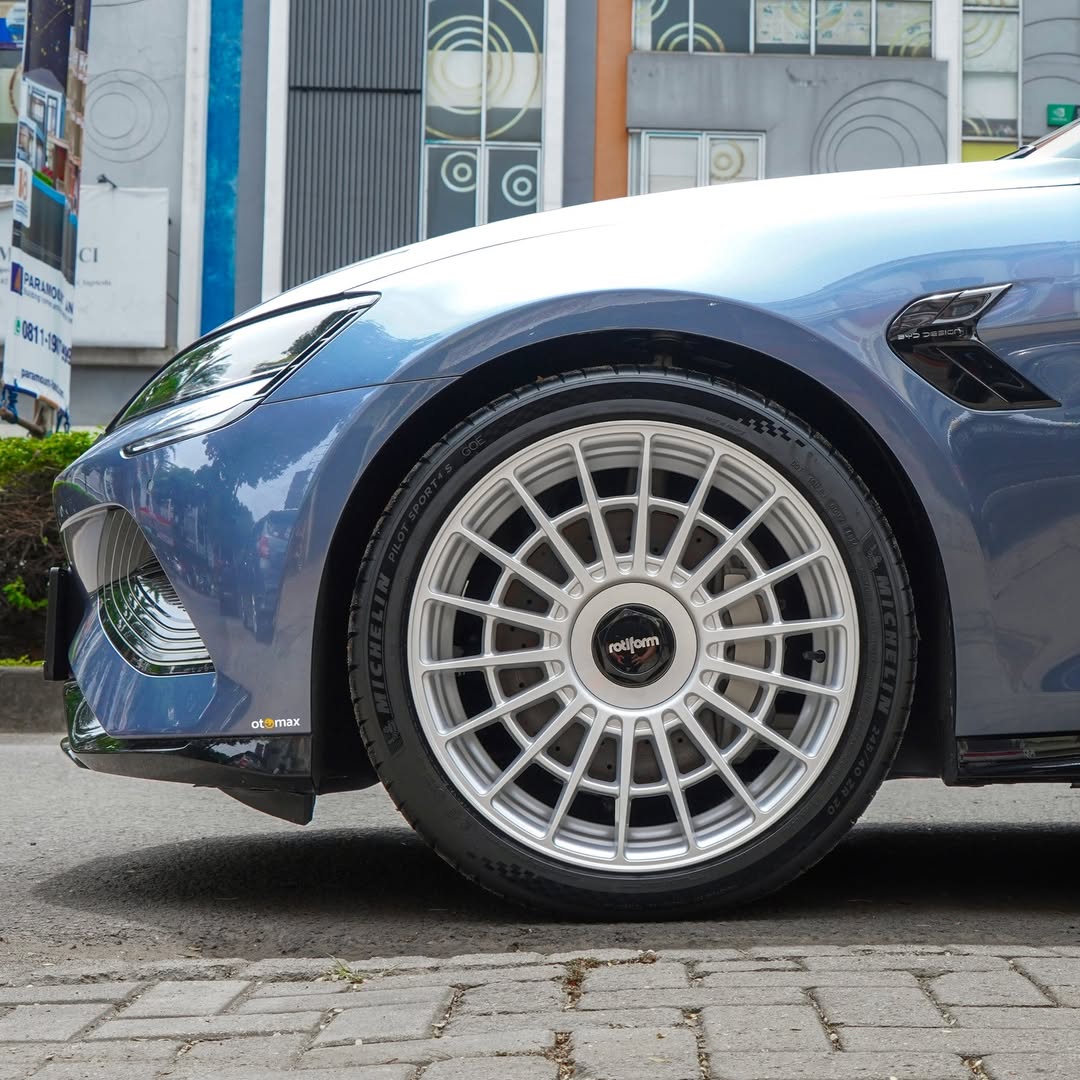 Modifikasi Mobil BYD Seal dengan Velg Rottiform dan Ban Michelin ...