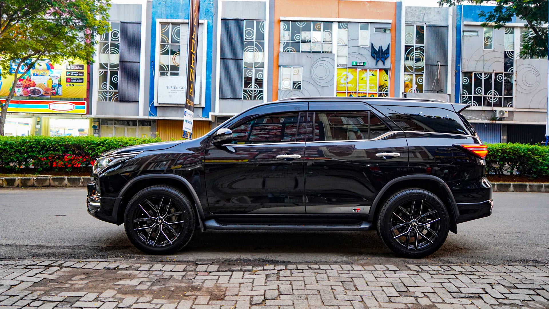 Lenso Black Angle Velg Mobil - Modifikasi Sporty untuk Toyota Fortuner ...